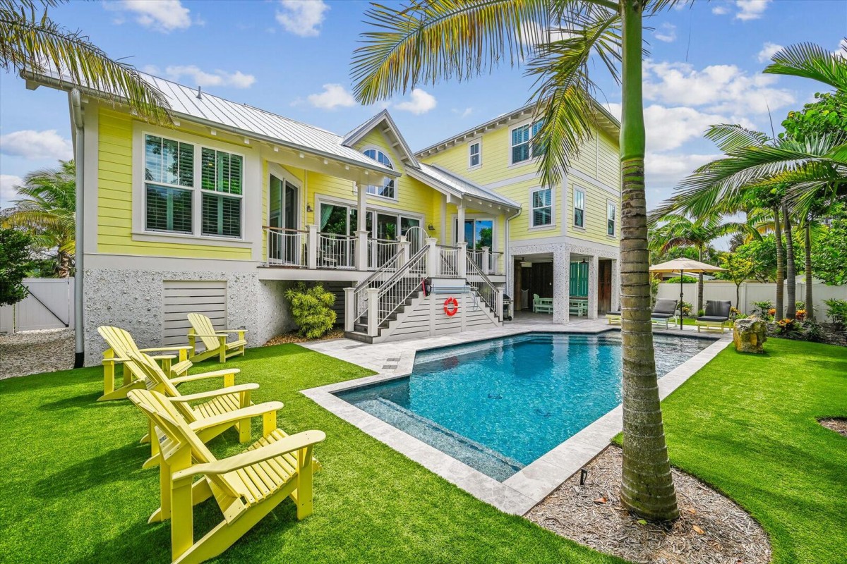 Coconut Ranch | Holmes Beach, FL | Lizzie Lu's Island Retreat